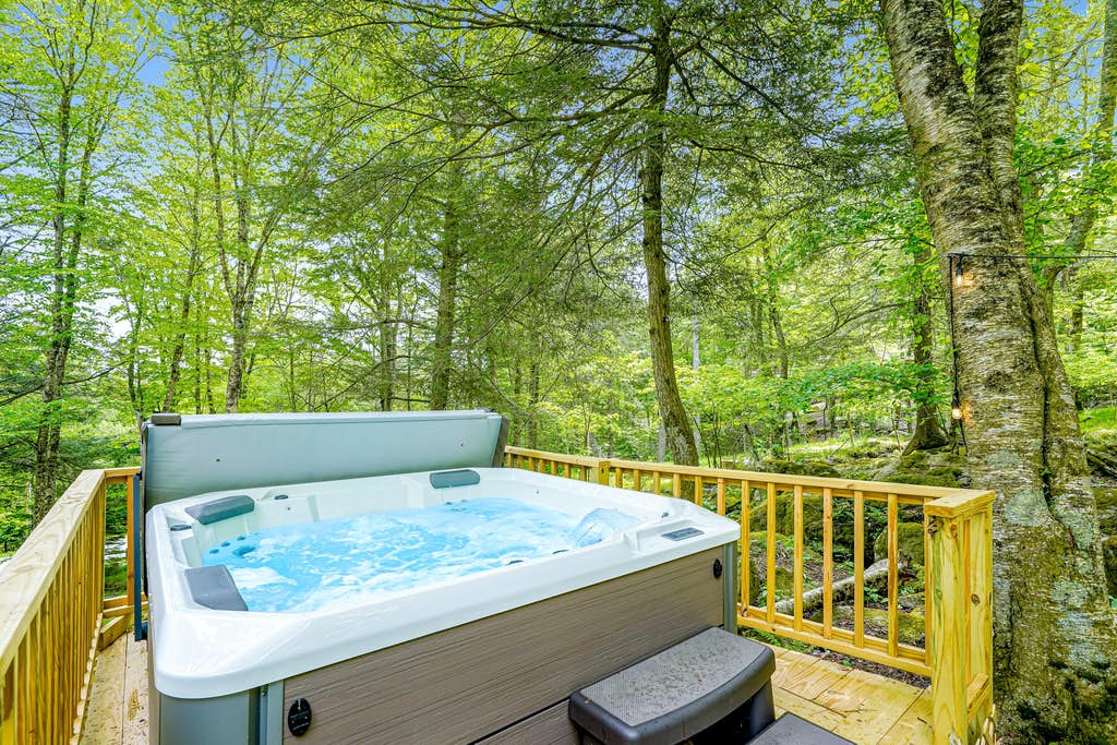 Cabins with Hot Tubs | Vacation Rentals, Condos & Beach Homes | Vacasa